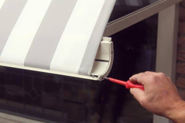 Zonneschermdoek vervangen - doe het eenvoudig zelf